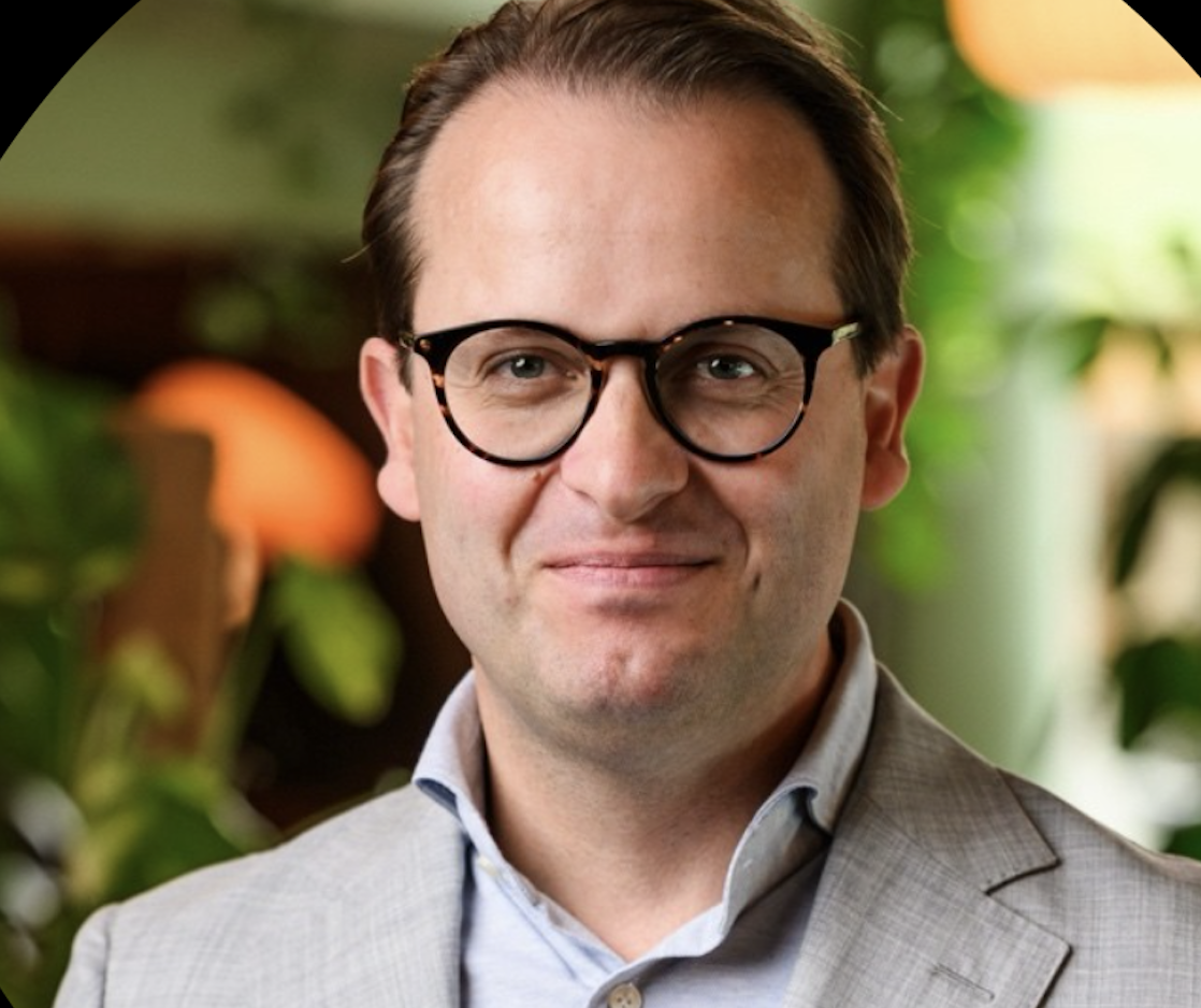 Bastiaan Klomp terug als grote baas alle Oostwegel-huizen