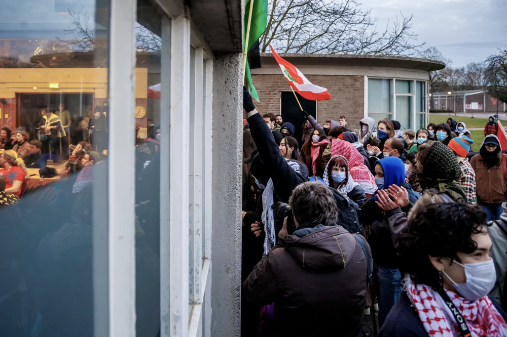 Hillenaar: demonstranten lezing UM hebben ons te laat ingelicht