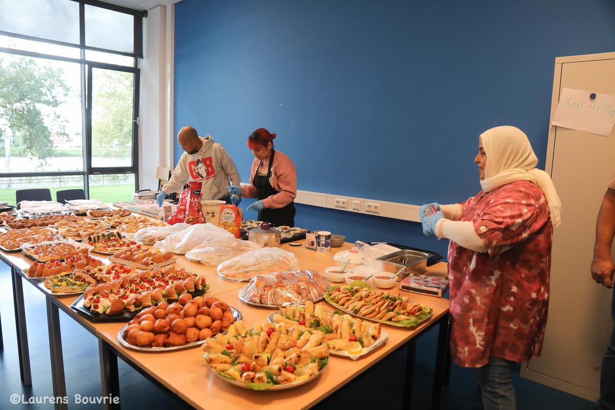 Open Dag AZC: een sfeer van gemoedelijkheid en culinaire zaligheden