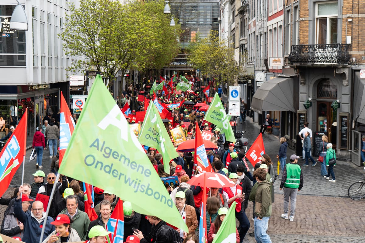 Massaal protest tegen bezuinigingen hoger onderwijs
